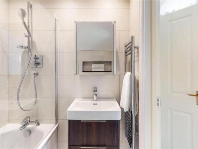 2 bedroom detached house for rent in Warwick Gardens, Earls Court, W14