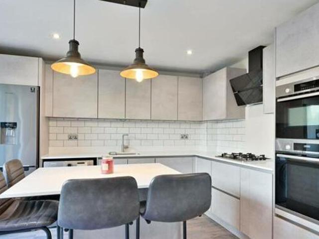 2 Bedroom Detached House For Rent In Wimbledon, London