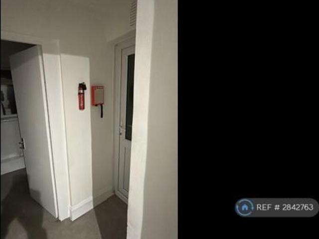 2 bedroom detached house for rent in Tennyson Road, London, E15
