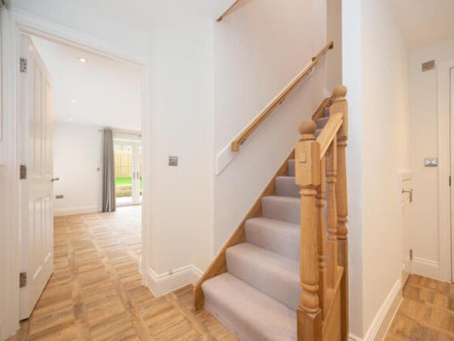 2 bedroom detached house for rent in The Stables, 1 Tetley Gate, Headingley, Leeds, LS6 4FE, LS6