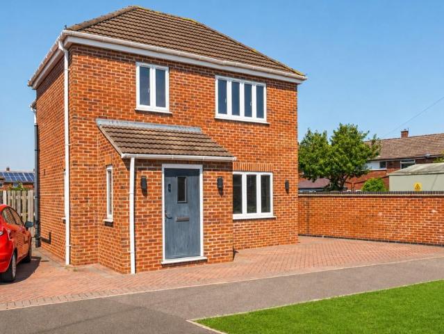 2 bedroom detached house for sale