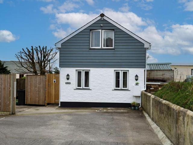 2 bedroom detached house for sale