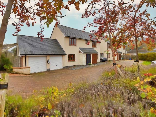 2 bedroom detached house for sale