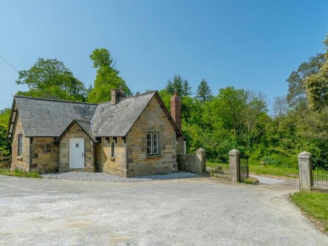 2 bedroom detached house for sale