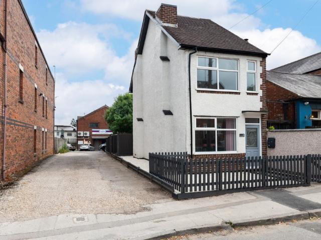 2 bedroom detached house for sale