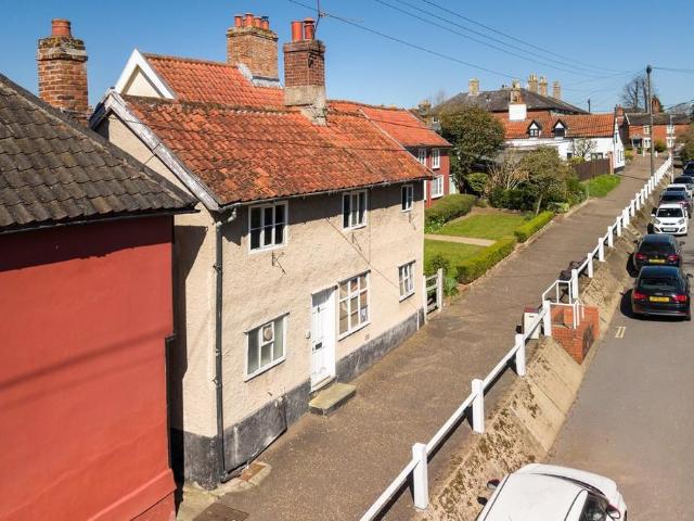 2 bedroom detached house for sale
