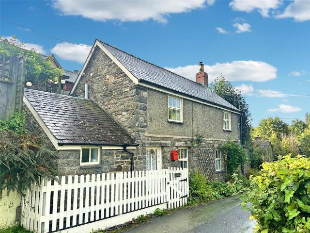 2 bedroom detached house for sale