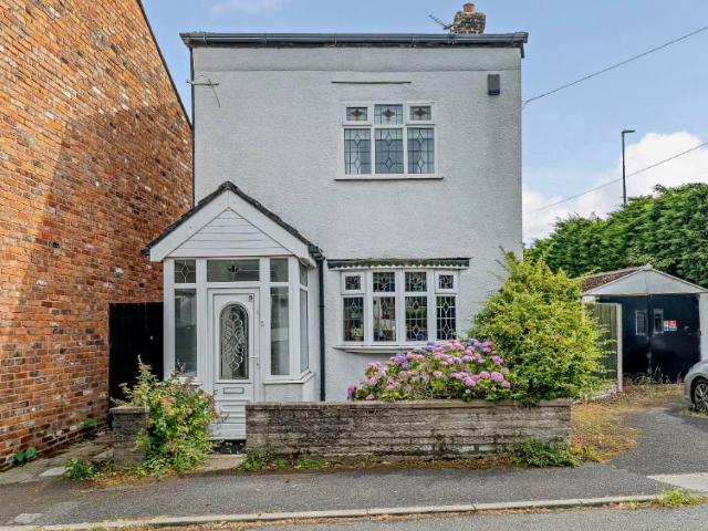 2 bedroom detached house for sale