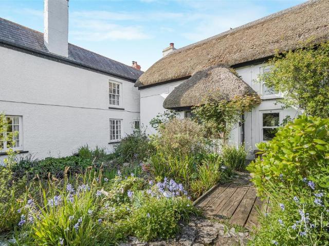 2 bedroom detached house for sale