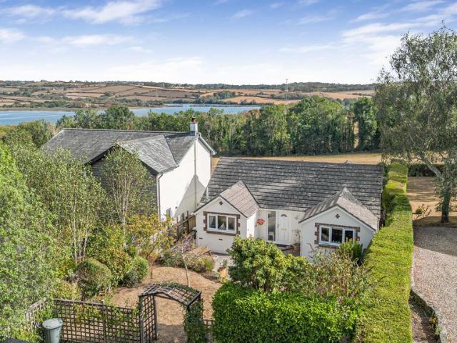 2 bedroom detached house for sale