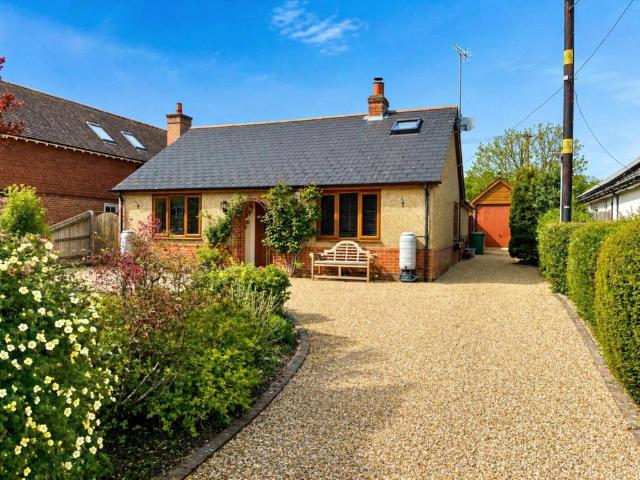 2 bedroom detached house for sale