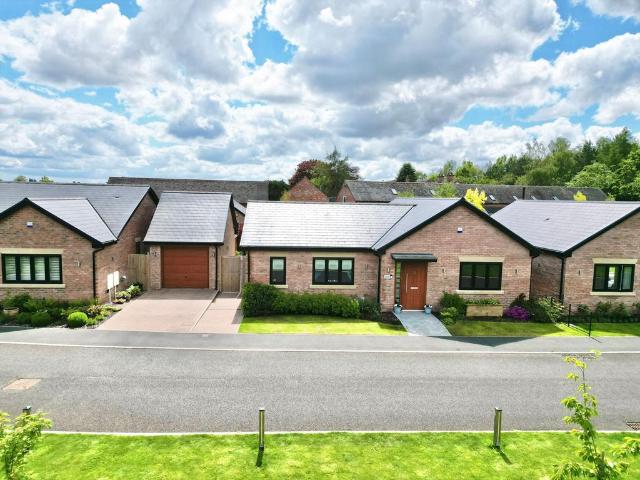 2 bedroom detached house for sale