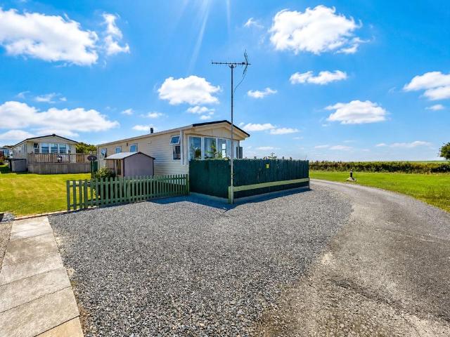2 bedroom detached house for sale