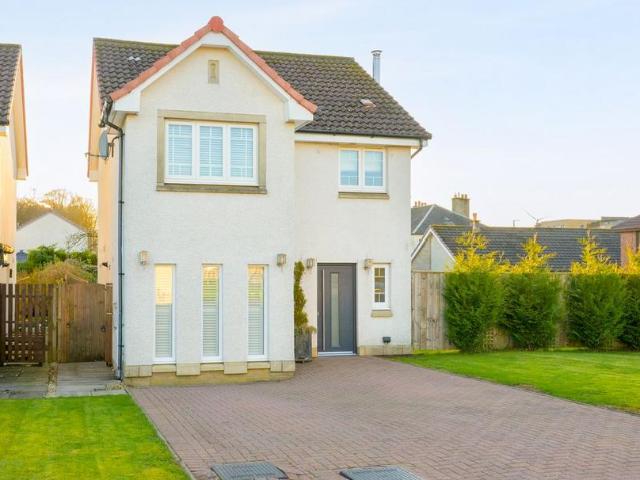 2 bedroom detached house for sale