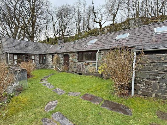 2 bedroom detached house for sale