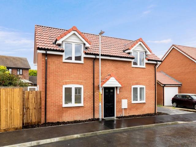 2 bedroom detached house for sale