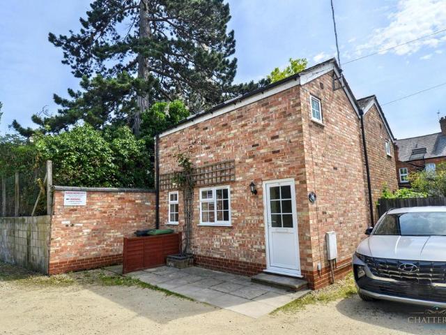 2 bedroom detached house for sale