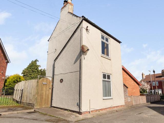 2 bedroom detached house for sale