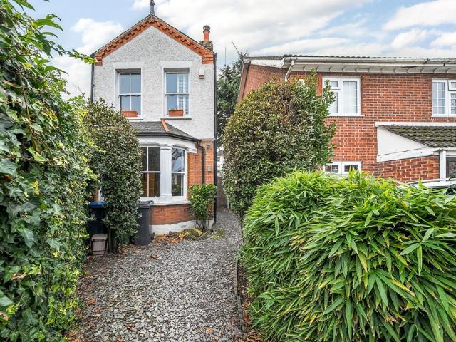 2 bedroom detached house for sale