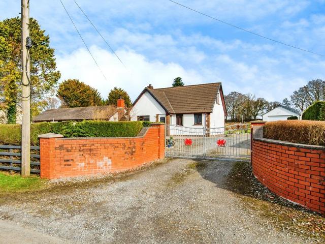 2 bedroom detached house for sale