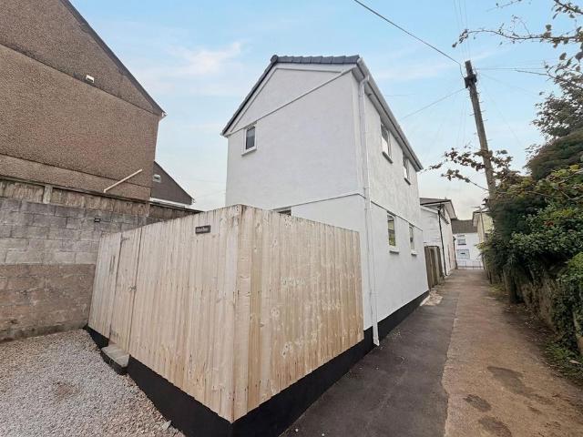 2 bedroom detached house for sale