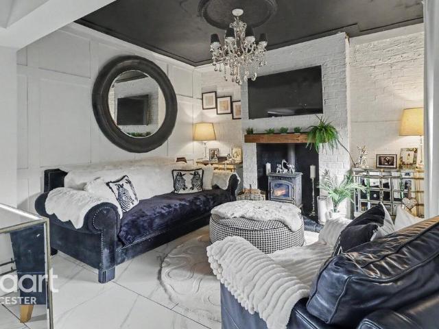2 bedroom detached house for sale