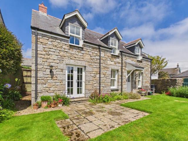 2 bedroom detached house for sale