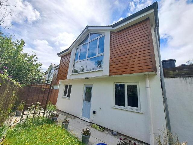2 bedroom detached house for sale