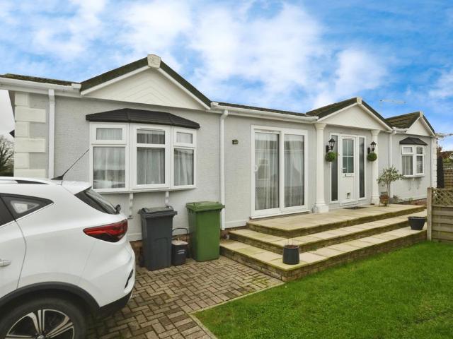 2 bedroom detached house for sale