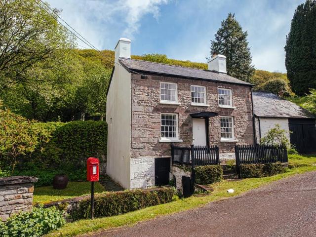 2 bedroom detached house for sale