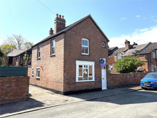 2 bedroom detached house for sale