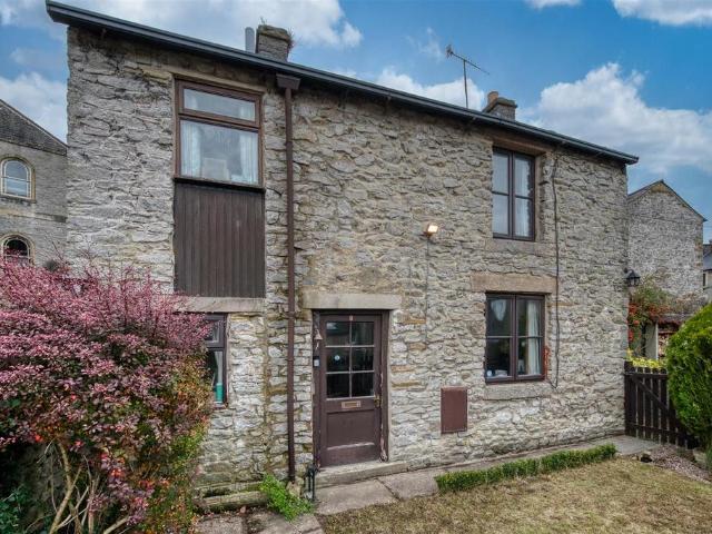 2 bedroom detached house for sale