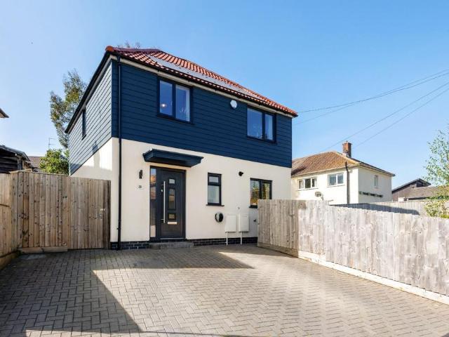 2 bedroom detached house for sale