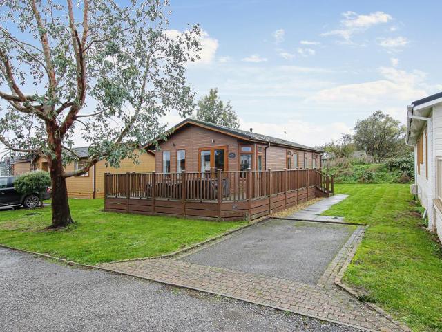2 bedroom detached house for sale