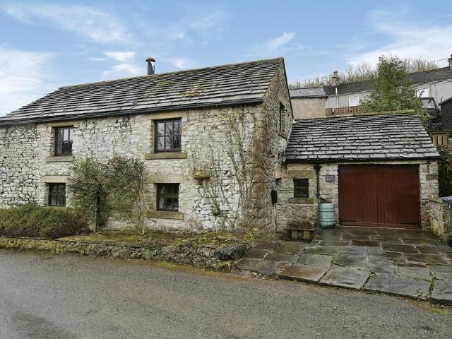 2 bedroom detached house for sale