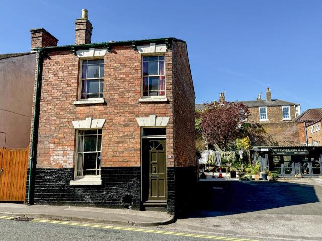 2 bedroom detached house for sale
