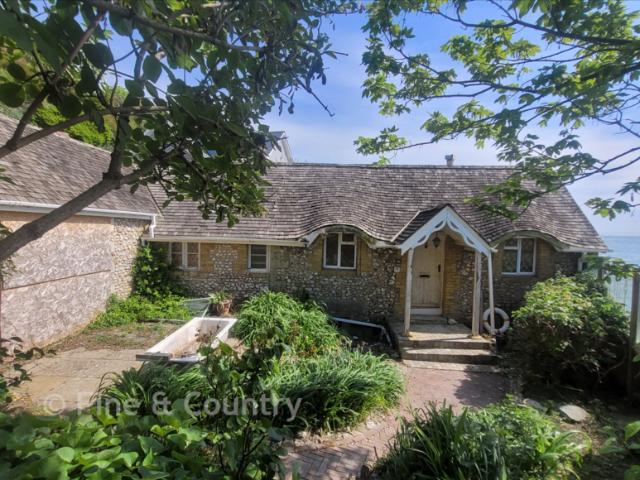 2 bedroom detached house for sale