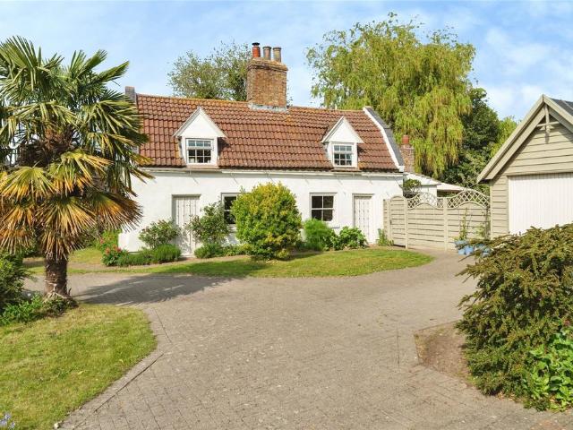 2 bedroom detached house for sale