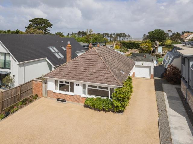 2 bedroom detached house for sale