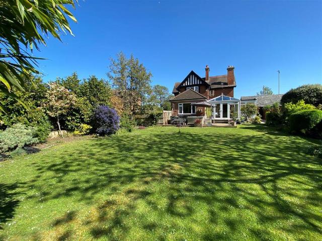 2 bedroom detached house for sale