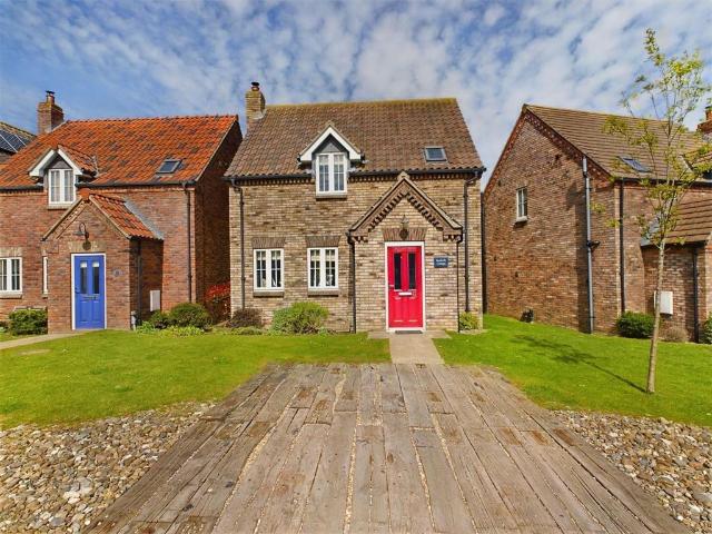 2 bedroom detached house for sale