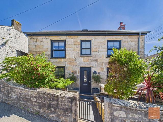 2 bedroom detached house for sale