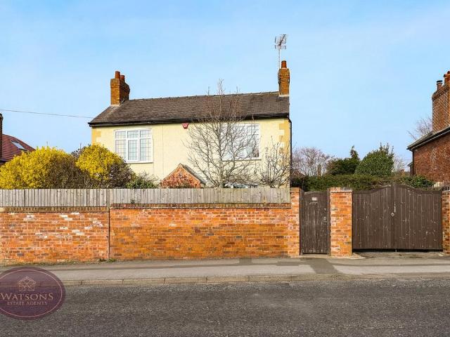 2 bedroom detached house for sale