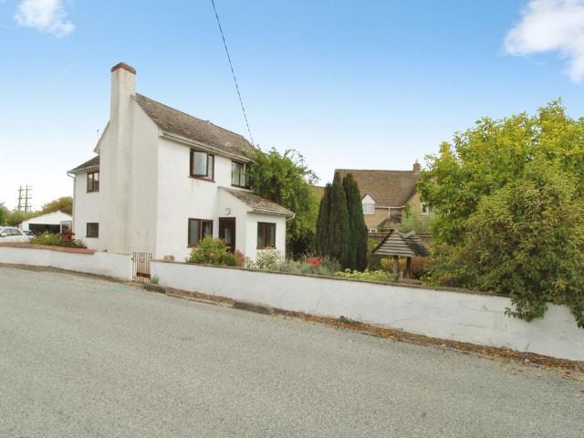 2 bedroom detached house for sale