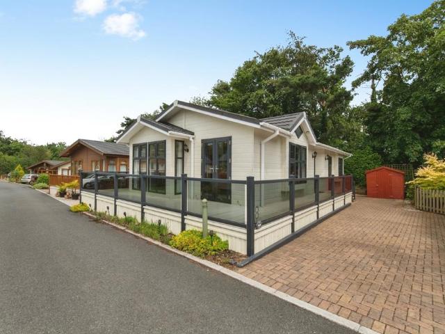 2 bedroom detached house for sale
