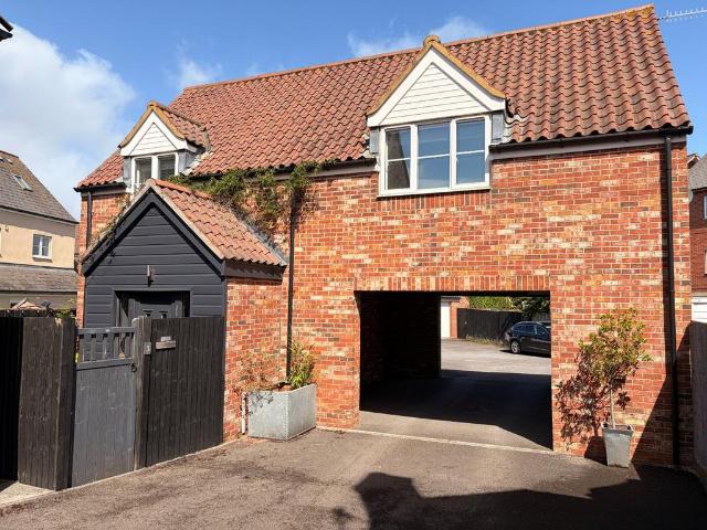 2 bedroom detached house for sale