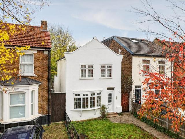 2 bedroom detached house for sale