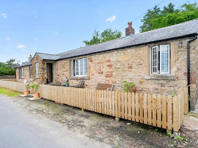 2 bedroom detached house for sale