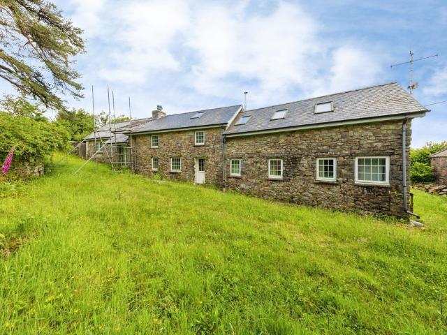 2 bedroom detached house for sale