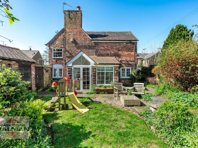 2 bedroom detached house for sale